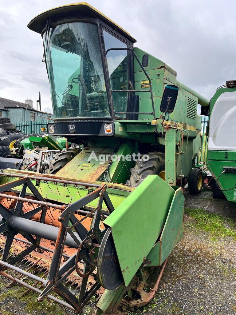 John Deere 1055 kombajn za kukuruz