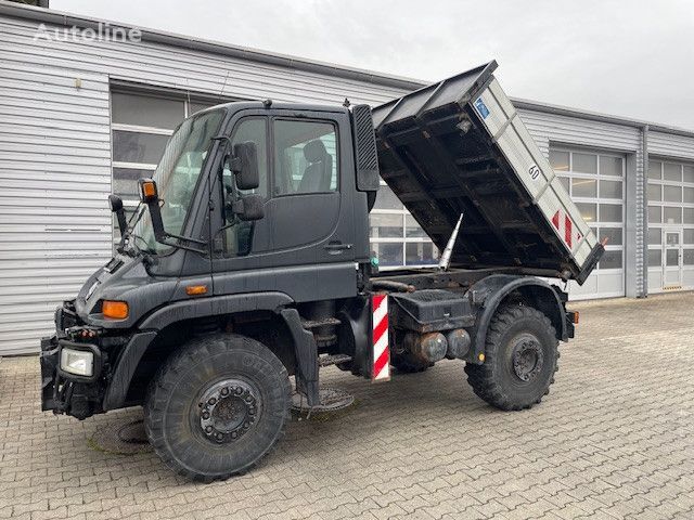 Mercedes-Benz Unimog U 400 mit Gmeiner Streuer kiper