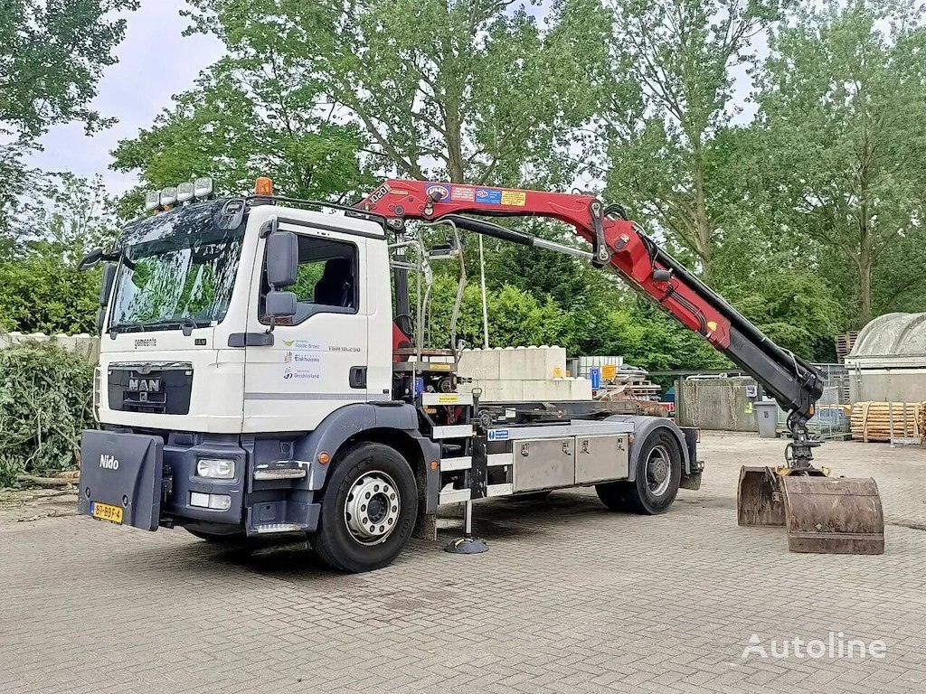 Prodaje se MAN TGM 18.250 Vrachtwagen met kraan HMF kamion sa kukom za podizanje tereta na aukciji