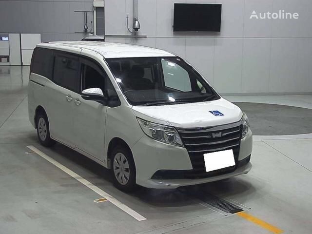 Toyota NOAH minivan