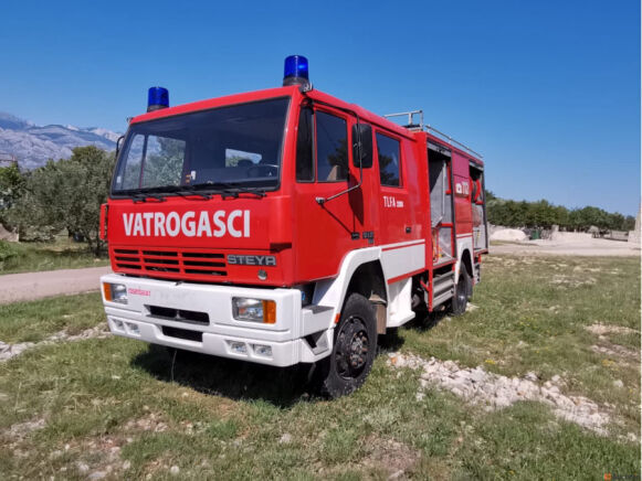 Prodaje se Steyr 12S21 vatrogasno vozilo na aukciji