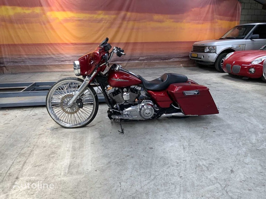 Prodaje se Harley-Davidson Street Glide motocikl na aukciji