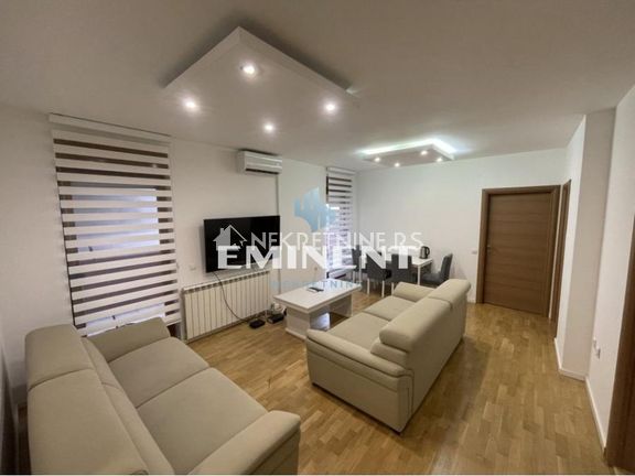 Vračar, Hram Svetog Save, Šumatovačka, 3.5, 80m2, 1200 EUR