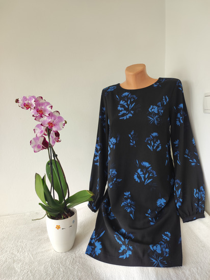 H&M crna haljina cvetno plava vel 38