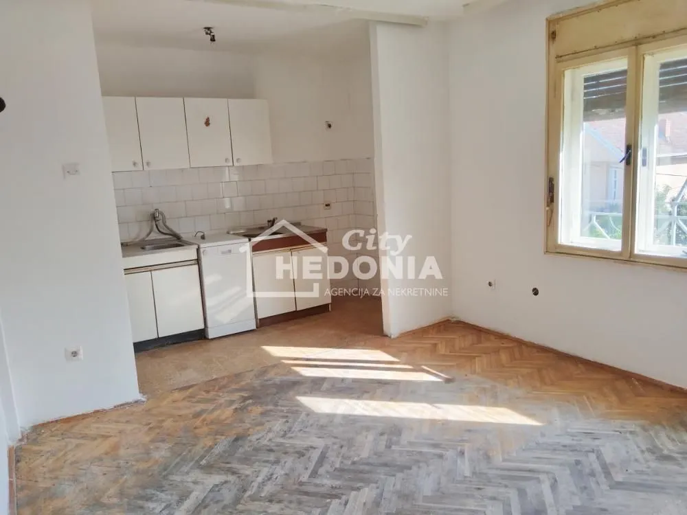 Prodaja, četvorosoban stan, 100m2, Kaluđerica, Beograd