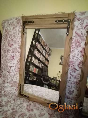 staro masivno ogledalo