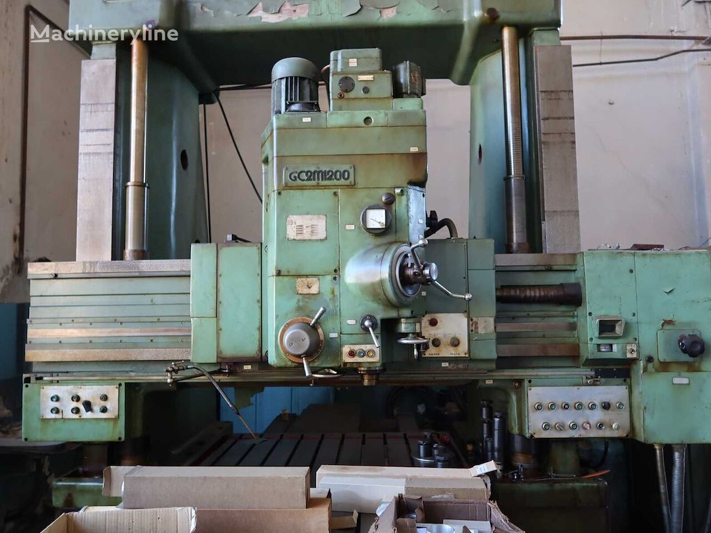 Prodaje se GC2M1200 drugu mašinu za obradu metala na aukciji
