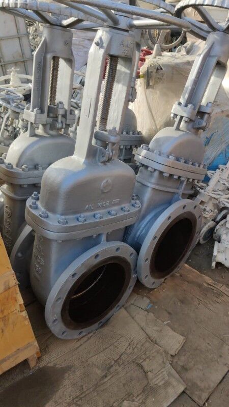 VALVES DIFFERENT SIZES LOT Gate za industrijske opreme