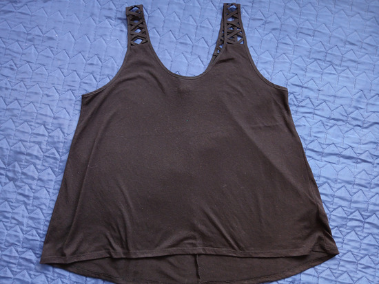 H&M crna majica sa zanimljivim bretelama, M