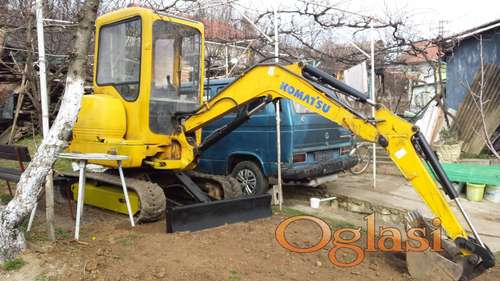 Bager gusenicar 3 T ^Komatsu PC 27 R^ 16 000 E Sremska Kamenica