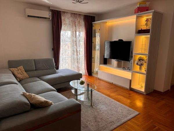 Trosoban stan na prodaju, 74m2, 235.900€