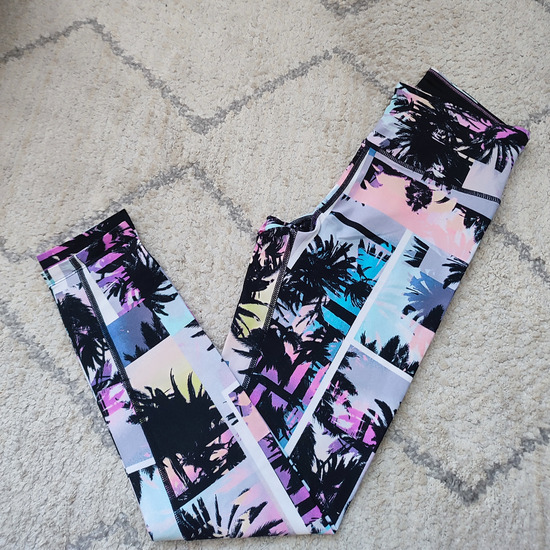 Nove Calvin Klein helanke