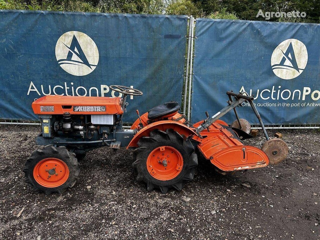 Prodaje se Kubota B6000 traktor točkaš na aukciji