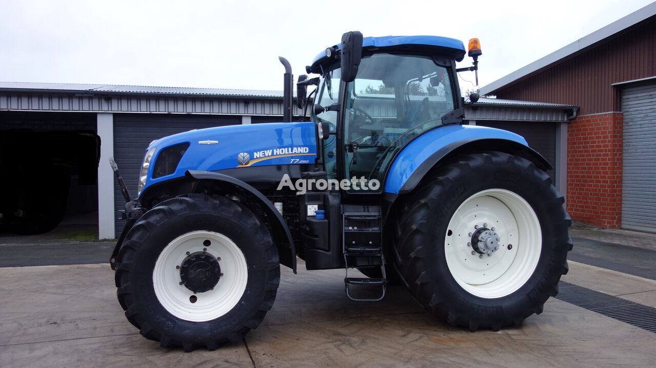 New Holland T7.250 AutoCommand traktor točkaš