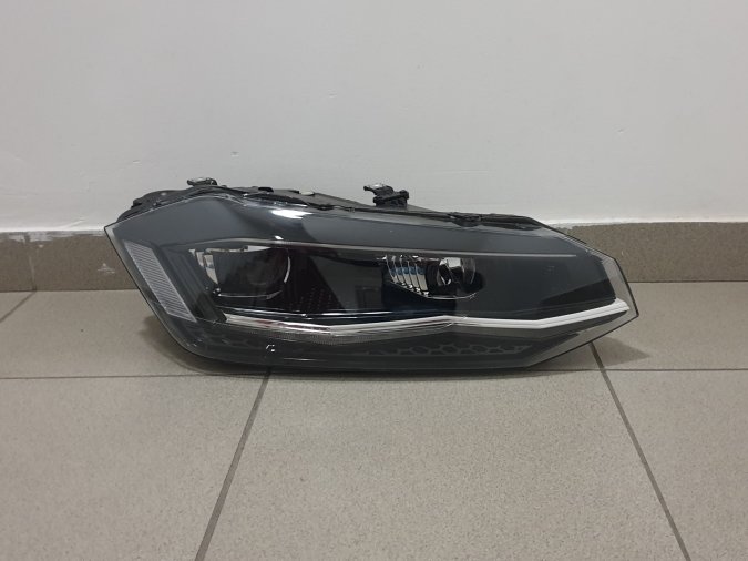 Vw Polo / 2017-2020 / Desni far / Full LED / ORIGINAL / NOVO 2G2941774