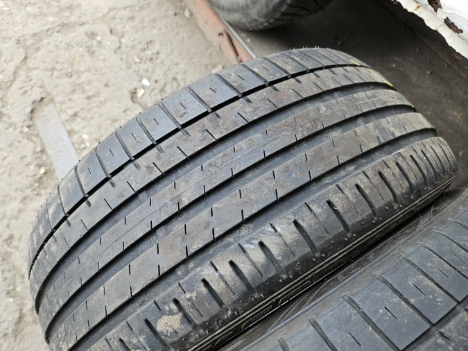 225/45 R18 Falken