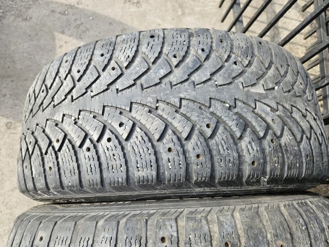 255/55 R18 Nokian