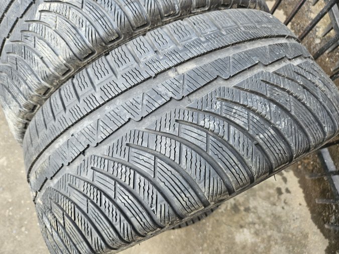 225/40 R18 Michelin