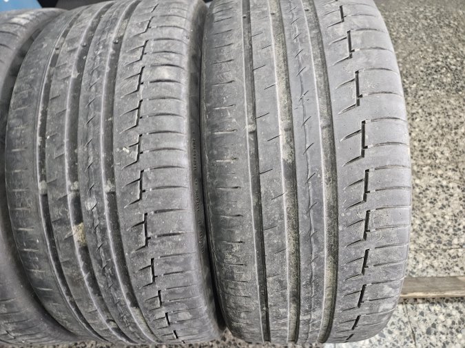 225/40 R18 Continental