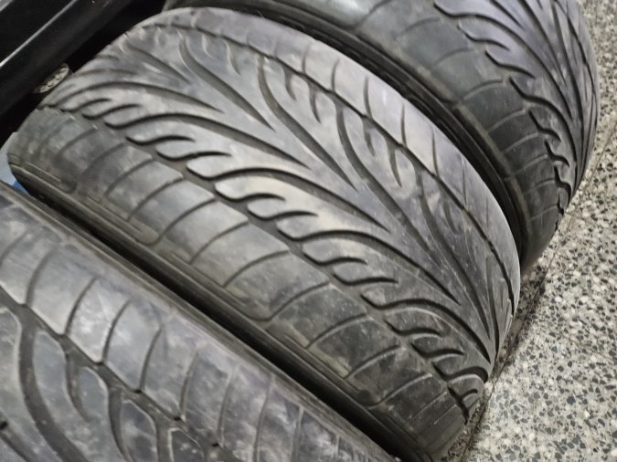 225/40 R18 Dunlop
