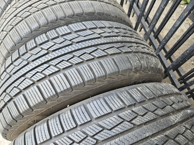 235/60 R18 Avon