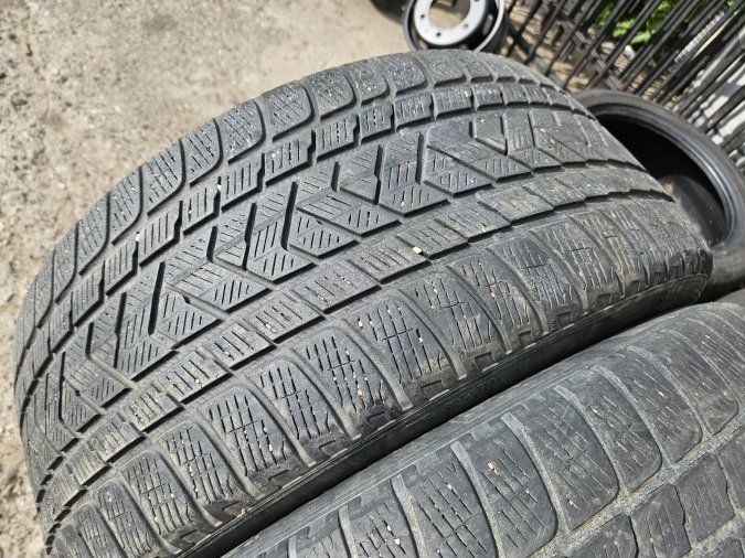285/40 R21 PIRELI