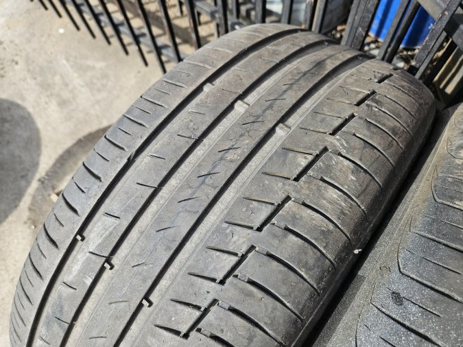 245/45 R19 Continental