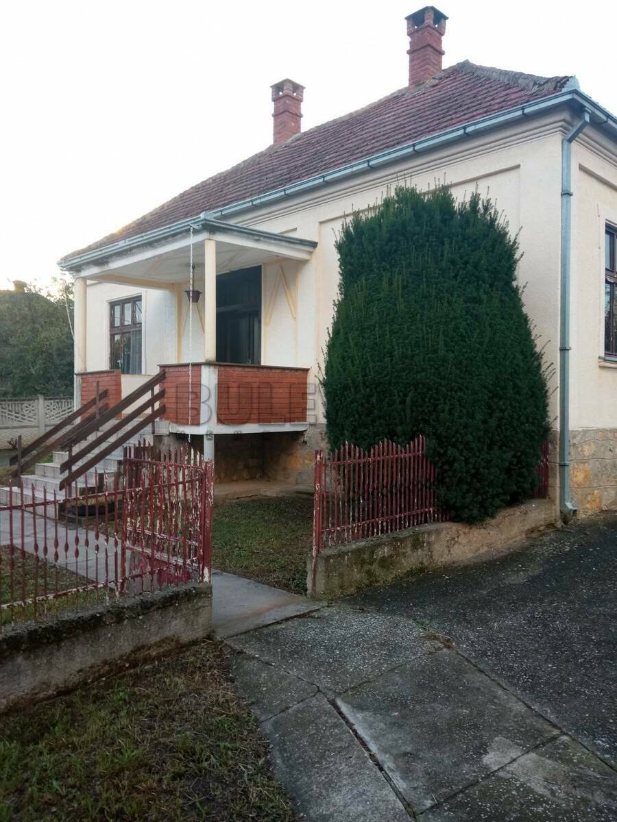 Sipić kod Rače - kuća 67 m2, kuća 70 m2, pomoćni objekat 100 m2 i plac 620