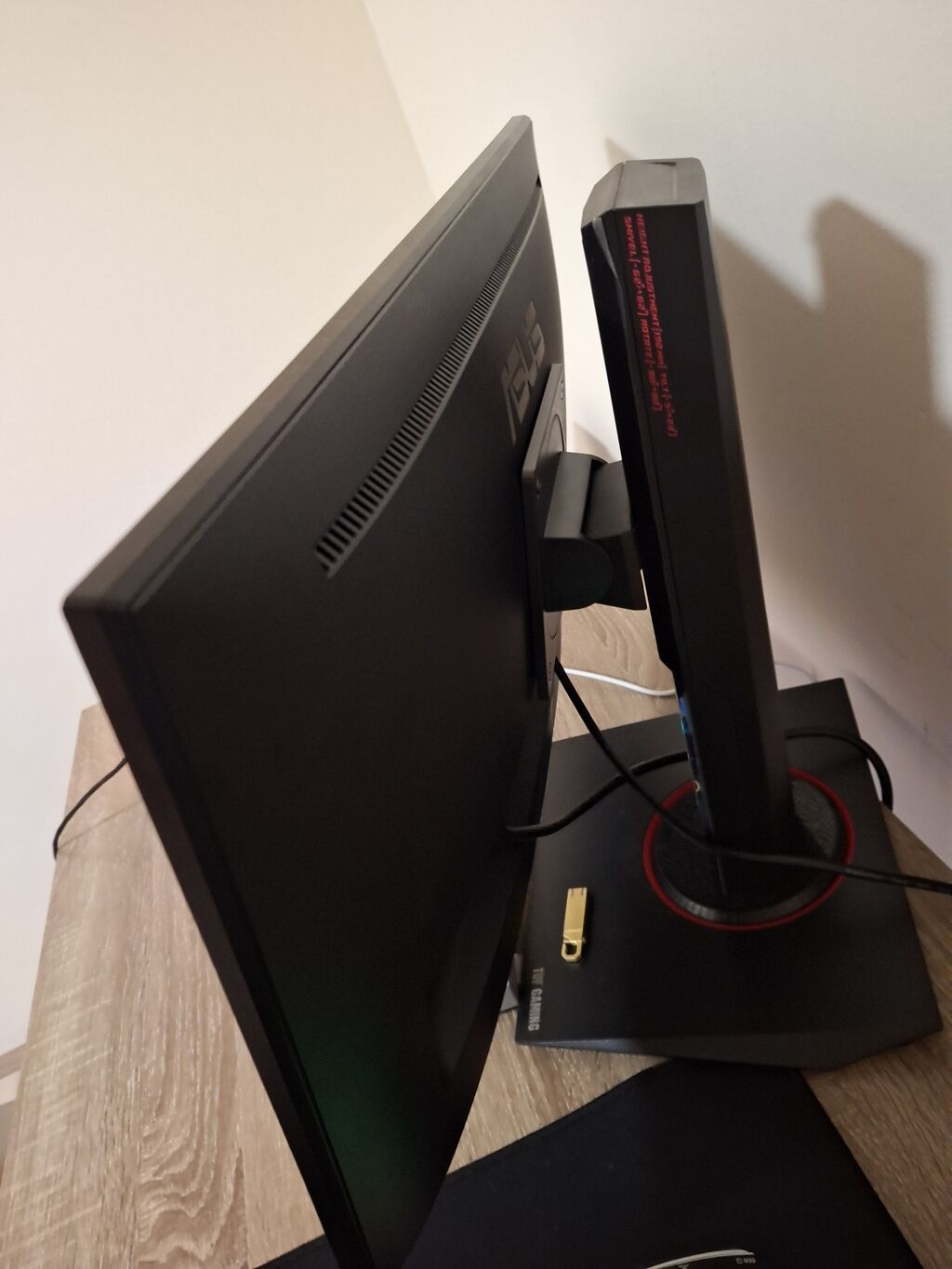 Prodajem full gaming setup. Ko zeli jos slika moze da se javi na