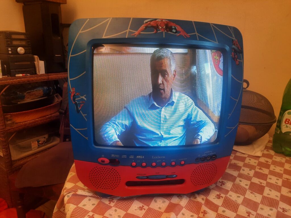 Mali televizor,tv sa dvd pleyer-om - Spider man Pozeljno zameniti ceo