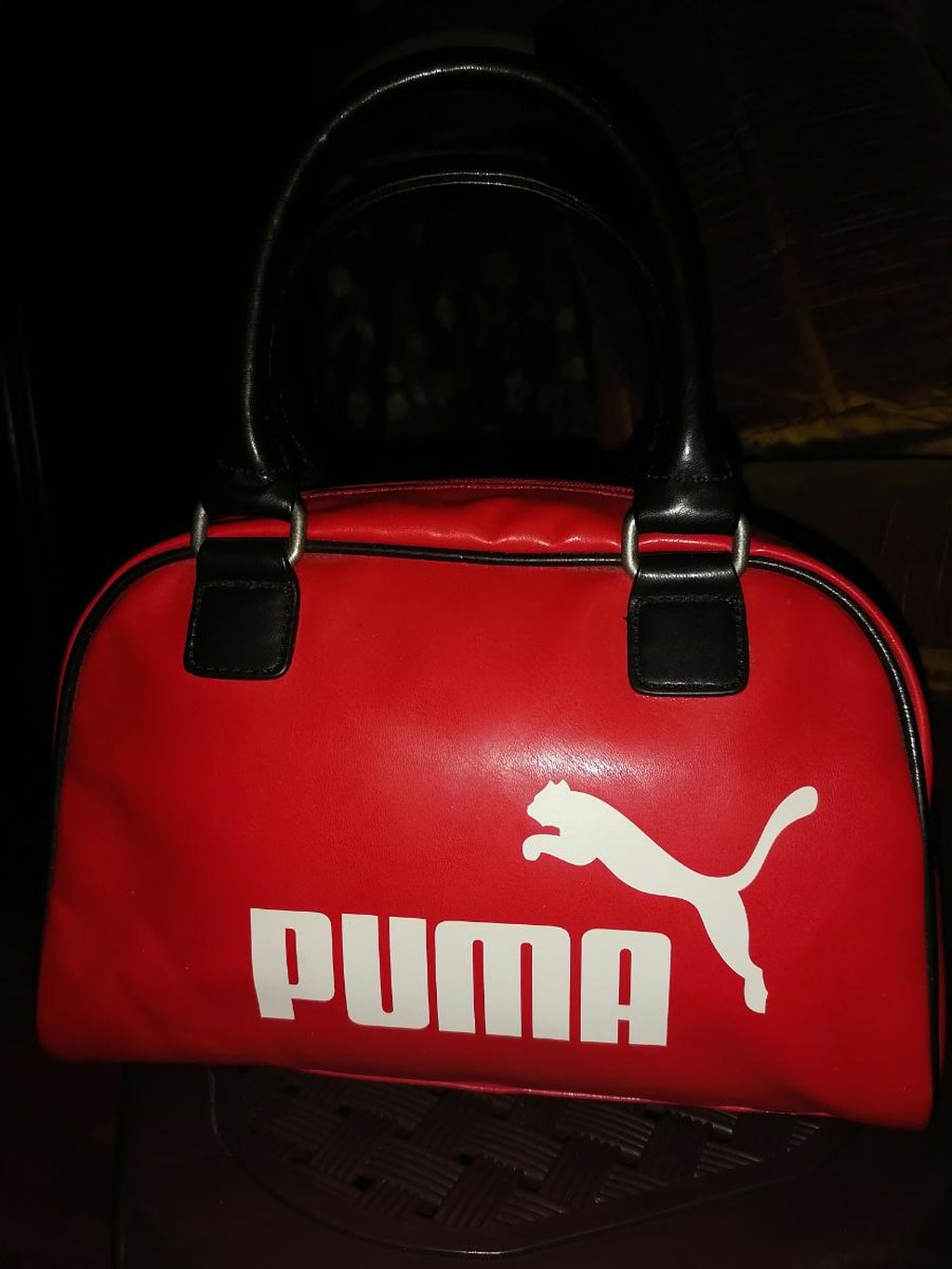 Puma original sportska tašna. Crvene boje