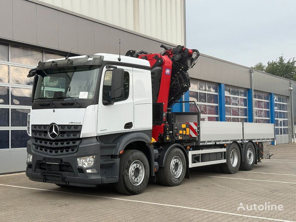 Novi Mercedes-Benz Arocs 3251 Containerpritsche mit HMF 7020 + JIB kamion s ravnom platformom