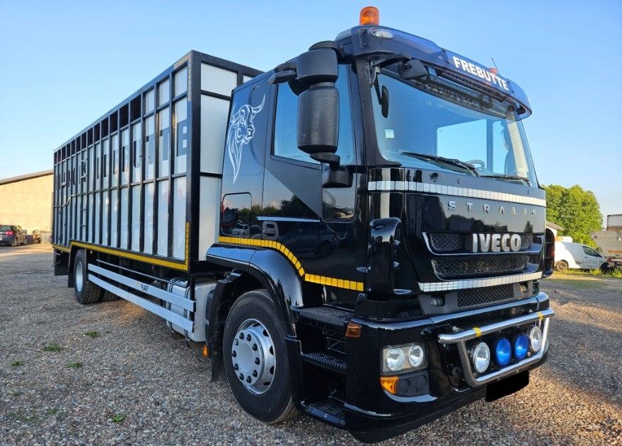 IVECO Stralis Animal transporter kamion za prevoz stoke