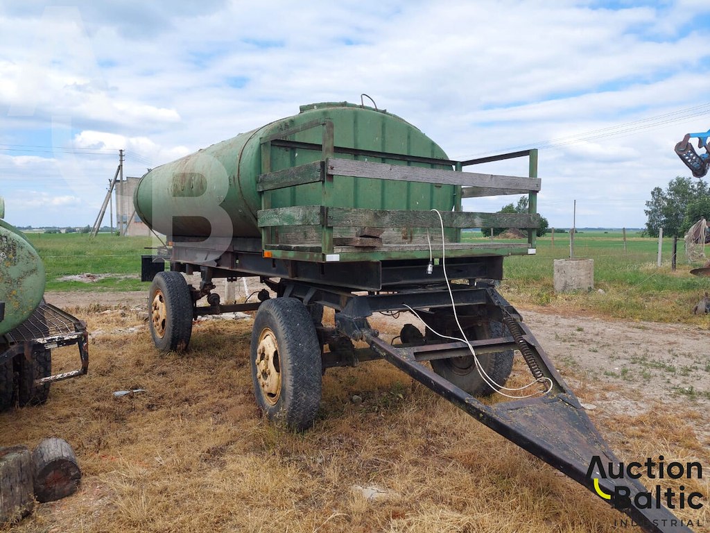 Prodaje se Water tank with chassis (vandens talpa su važiuokle) prikolicu cisternu za prevoz hrane na aukciji