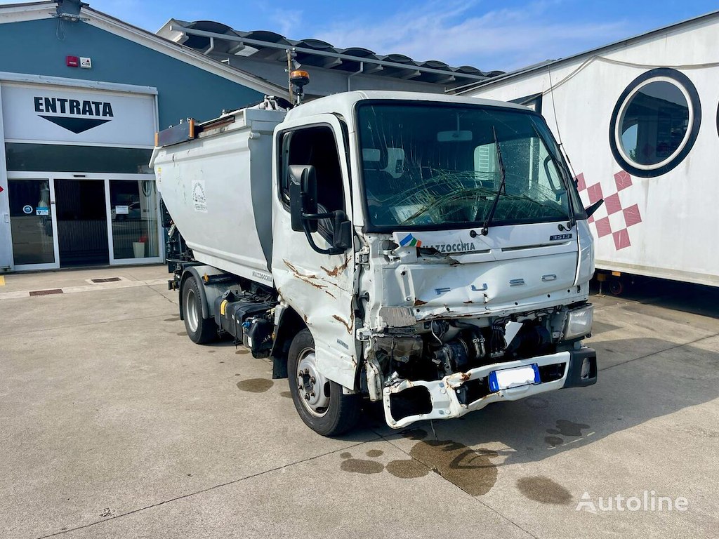 Mitsubishi Fuso CANTER 35D kamion za smeće nakon udesa