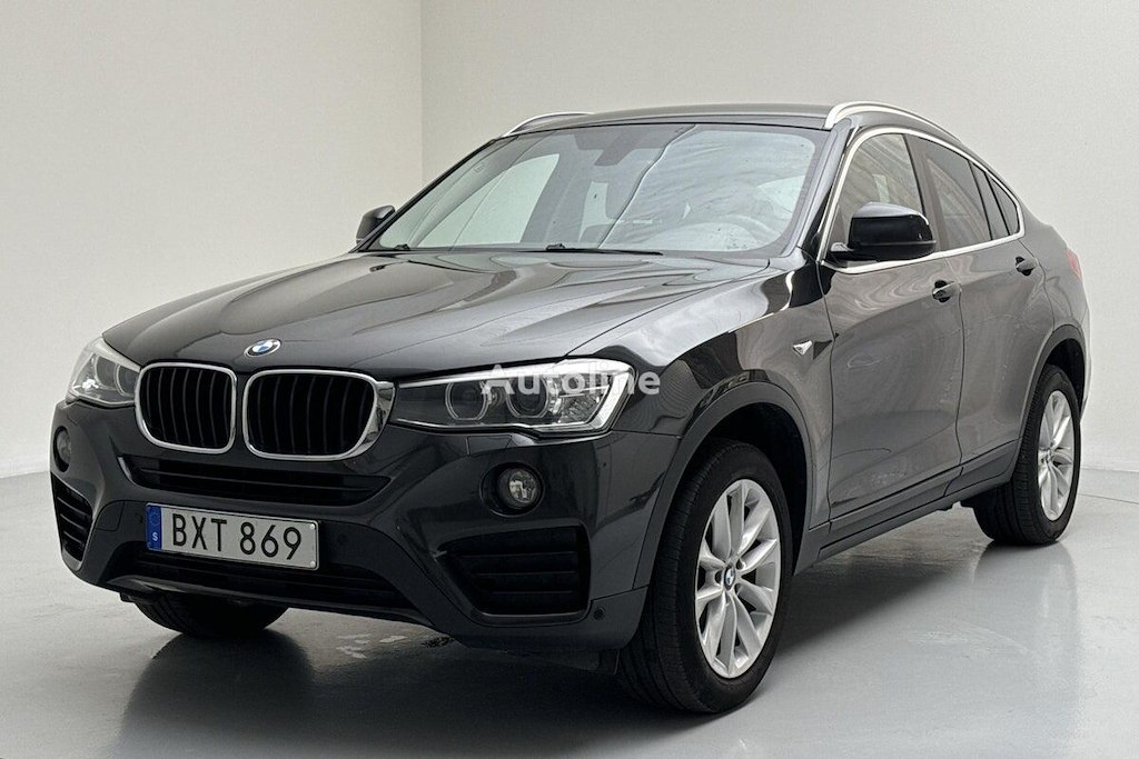 Prodaje se BMW X4 krosover na aukciji