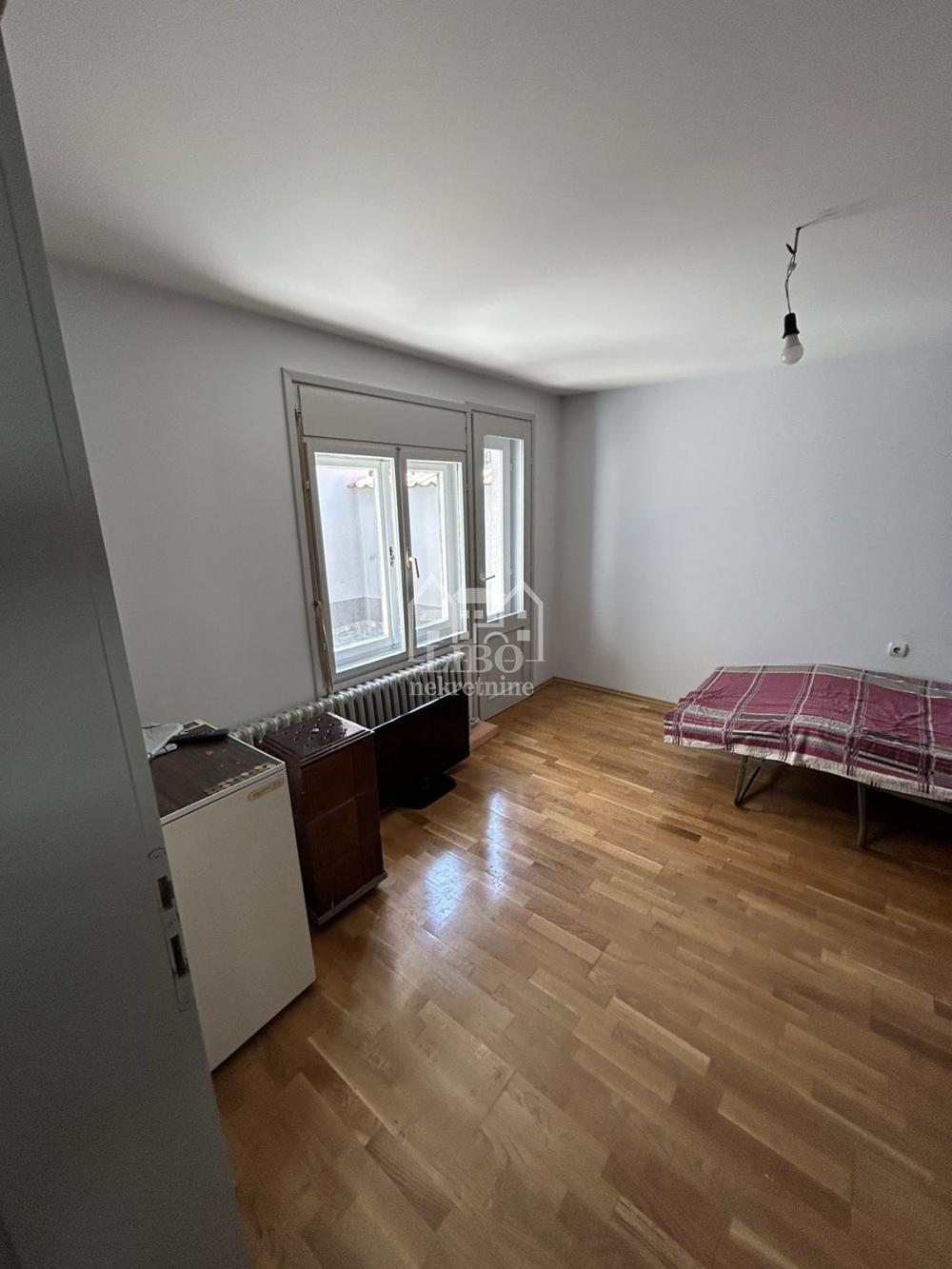 Stan u prizemlju kuće P=60m2 kod doma zdravlja ID#2109 300 €