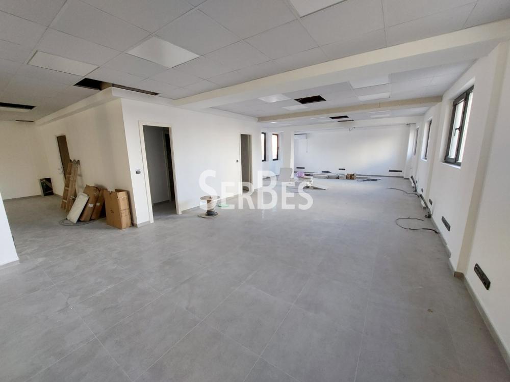 Nov poslovni prostor 250m2 na Bulevaru Oslobođenja ID#1533 2.700 €