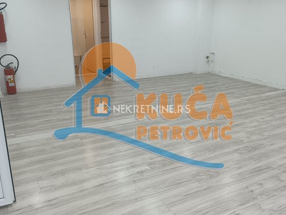 Izdaje se poslovni prostor 250m2 u blizini Doma Zdravlja!