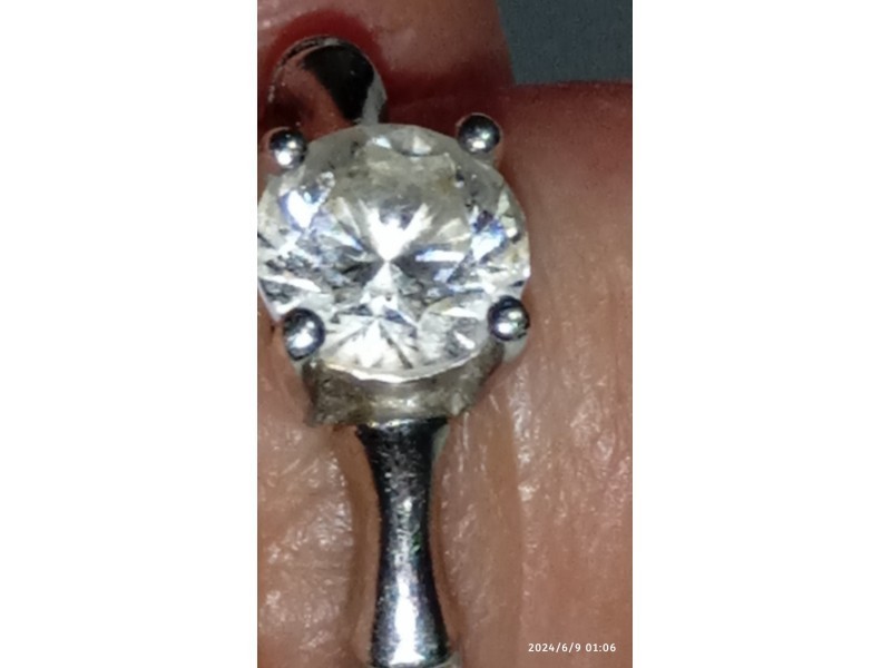 Srebrni prsten sa Swarovski kristalom. 925 srebro.