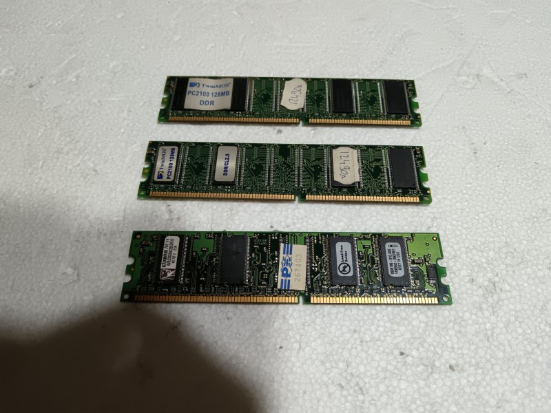 ddr1 cl 2,5 2x128mb+256mb tri komada