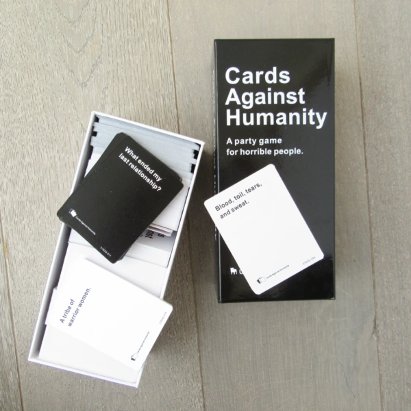 Društvena Igra Cards Against Humanity