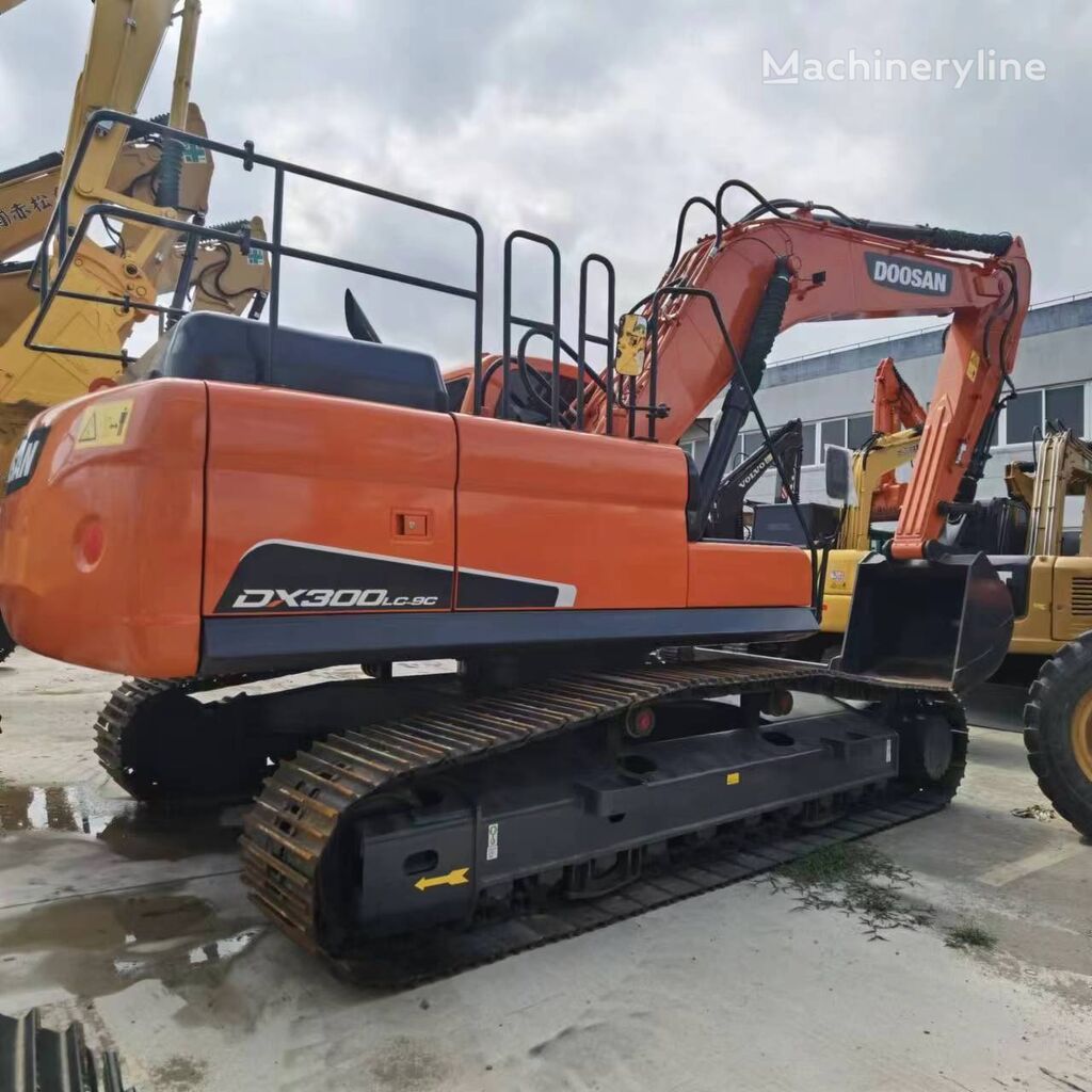 Doosan DX300 bager guseničar