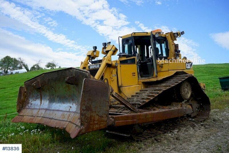 Caterpillar D6T buldožer