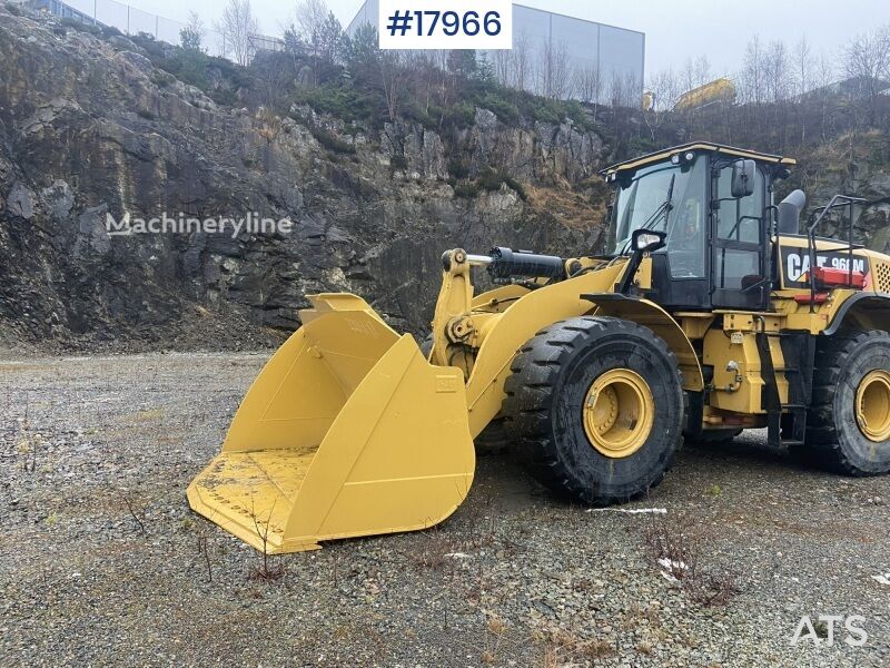 Caterpillar 966M w/ 2 side tipping buckets and 1 full CAT bucket prednji utovarivač