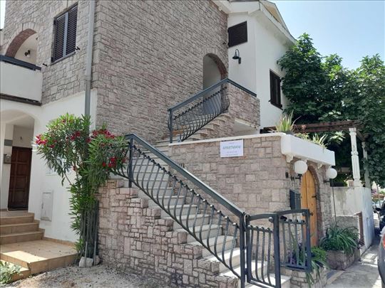 Petrovac apartmani 100m od mora