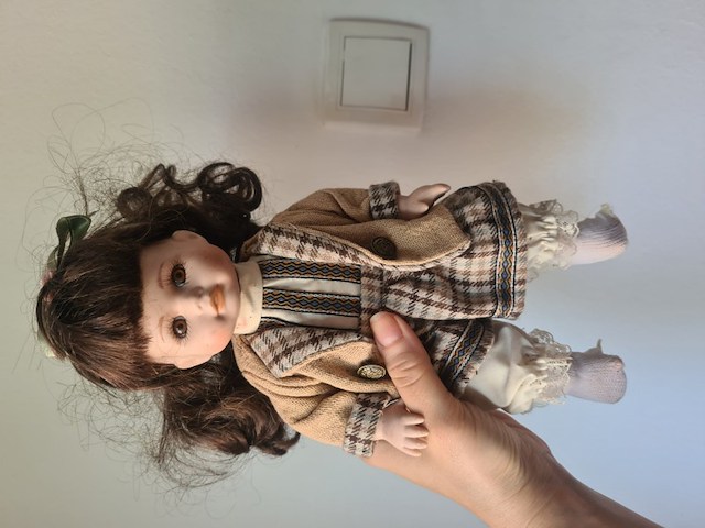 Porcelanska lutka 2
