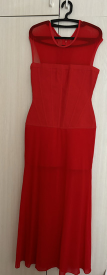 Crvena dugačka elegantna haljina