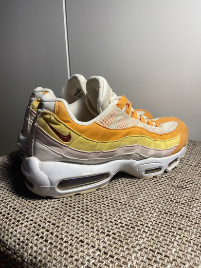 NIKE WMNS 95