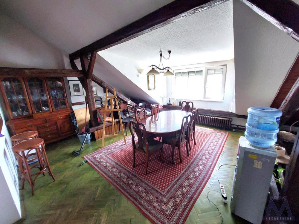 Trosoban stan na prodaju, 90m2, 206.000€